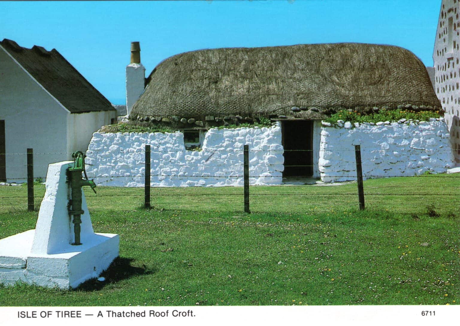 thatched houses | An Iodhlann